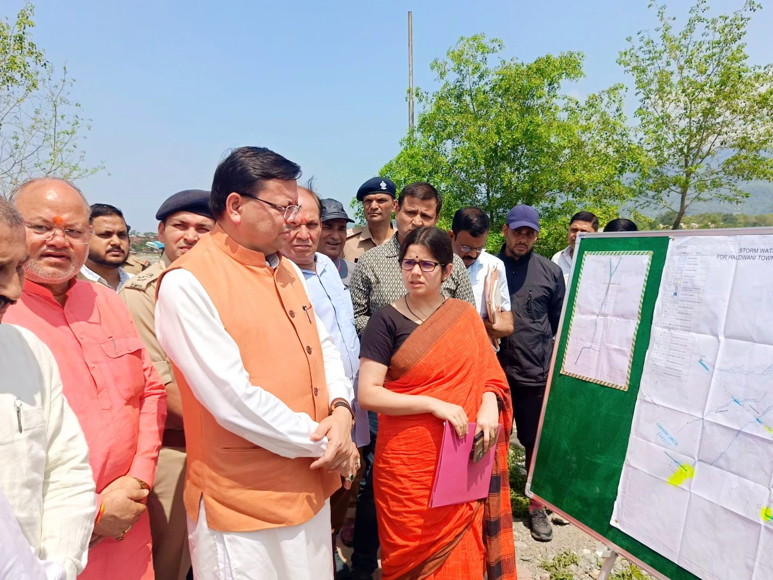 CM Dhami inspects land erosion caused by River Gaula in Haldwani ...