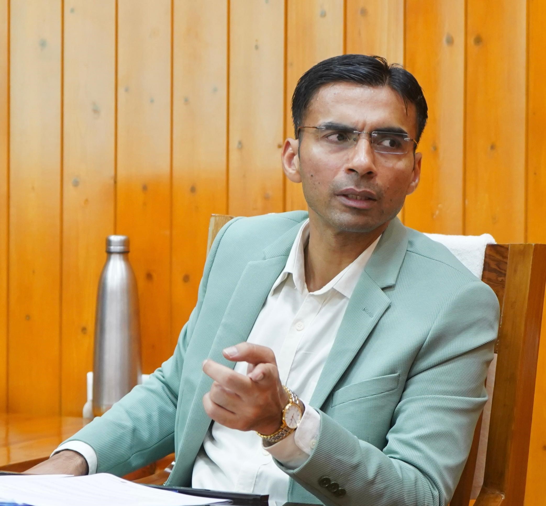 DM Savin Bansal holds public hearing of problems | Garhwal Post