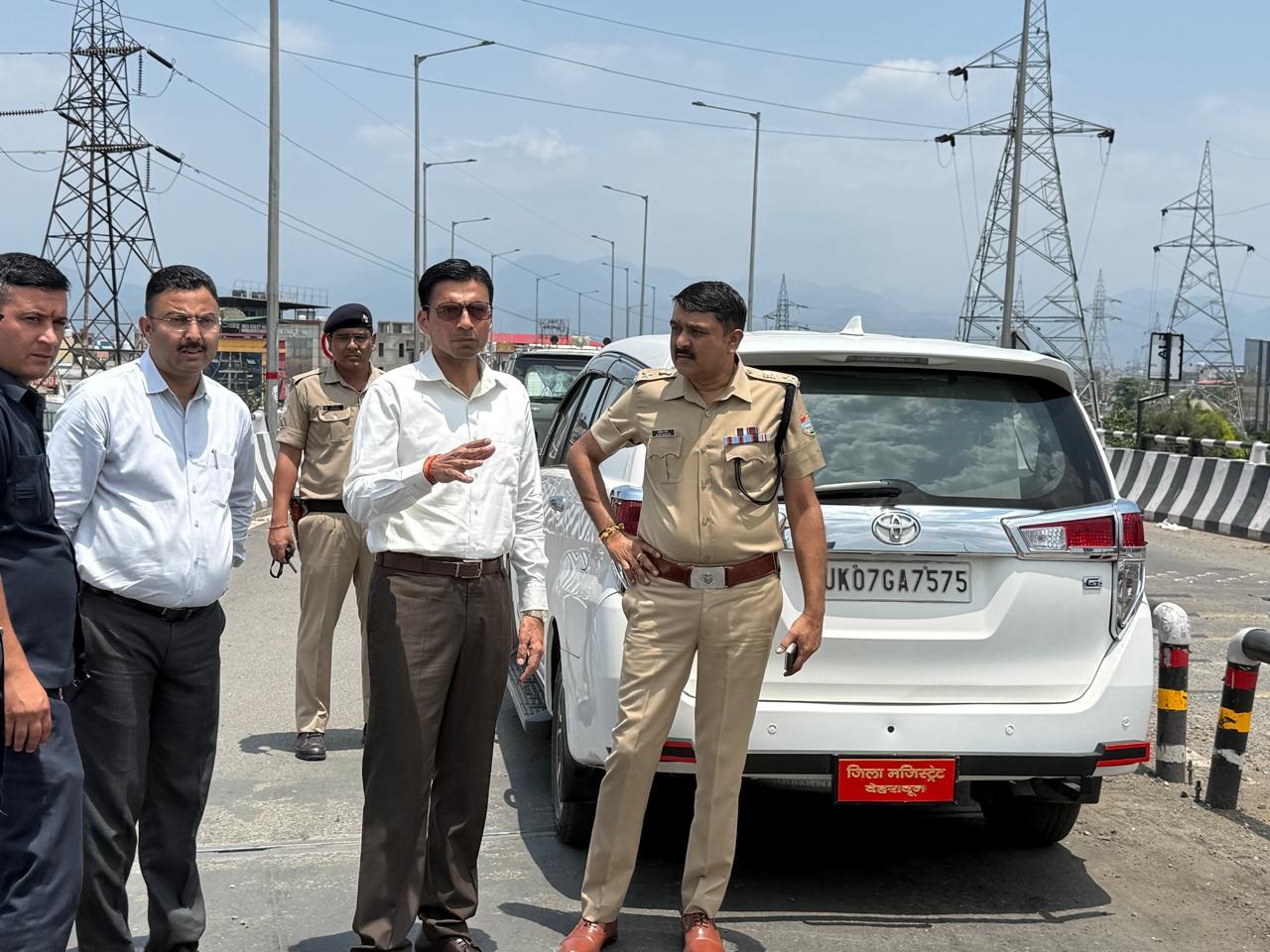 DM, SSP inspect new diversion point at ISBT Flyover | Garhwal Post