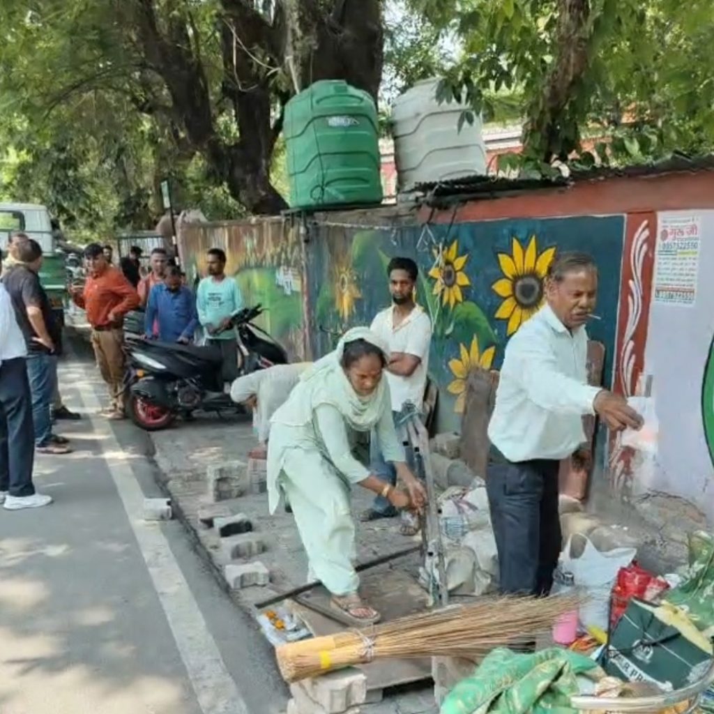 Stalls outside disputed mazaar built on Rangers’ Colony land removed ...